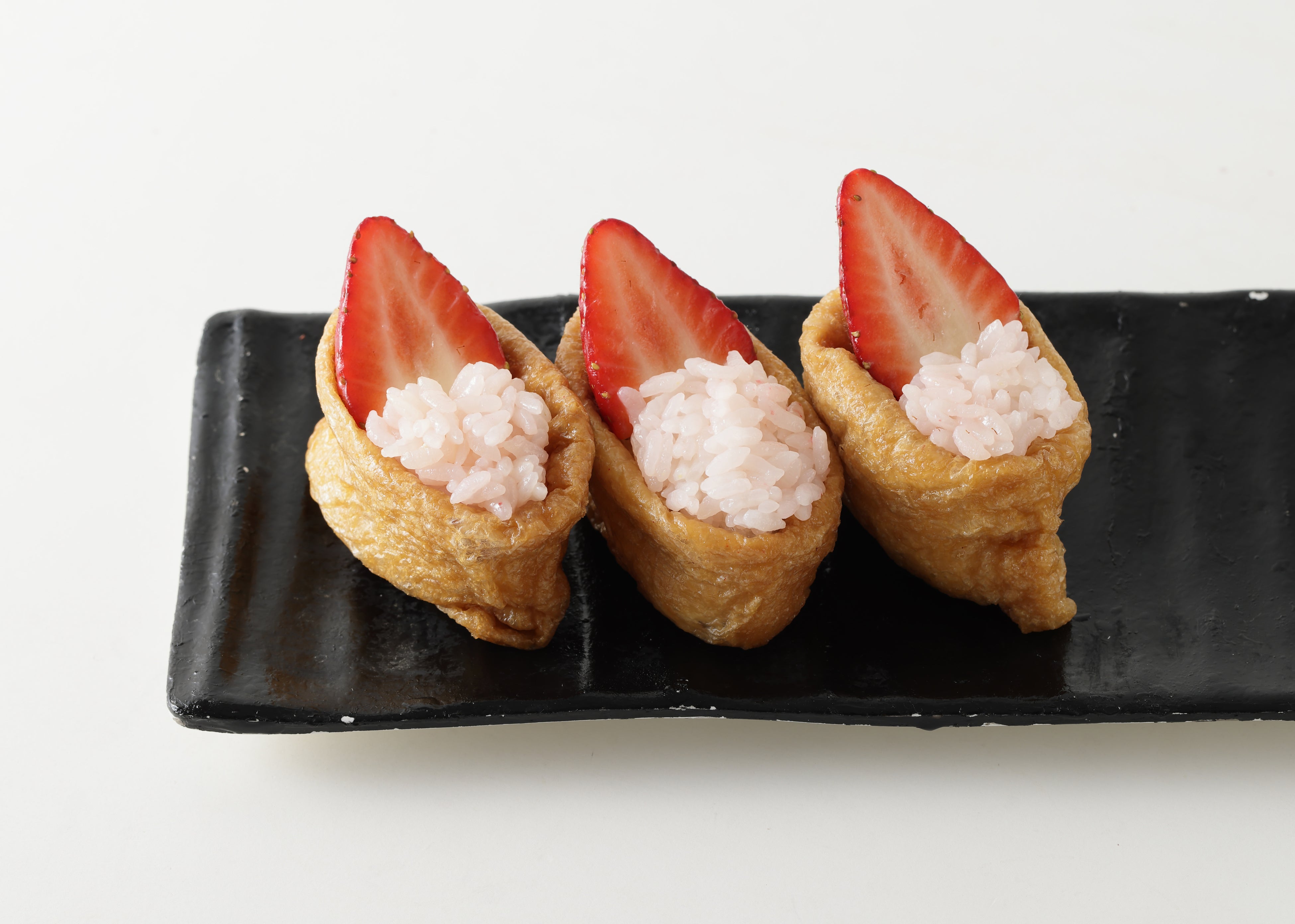 Shizuoka's Kunozan Stone Wall Strawberry Picking Season Begins Mid ...