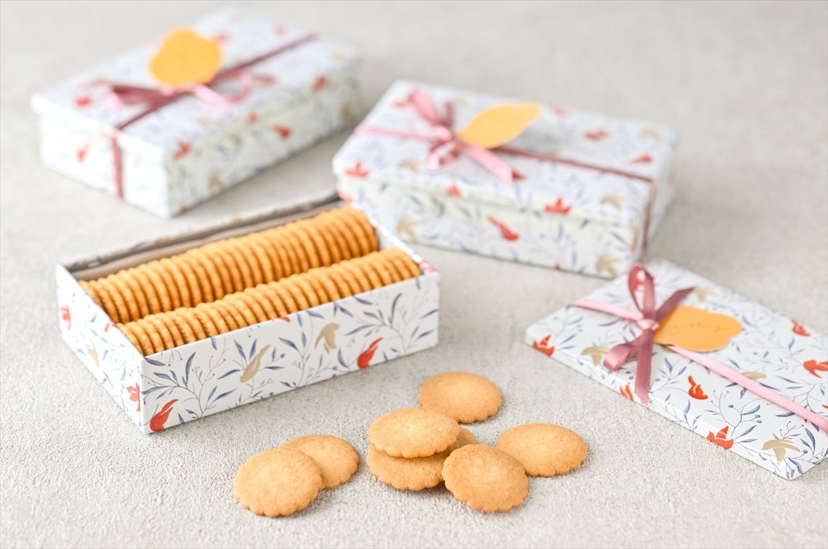 Buttery Lanza una Nueva Lata de Galletas de Flores con Motivo de Pájaro ...