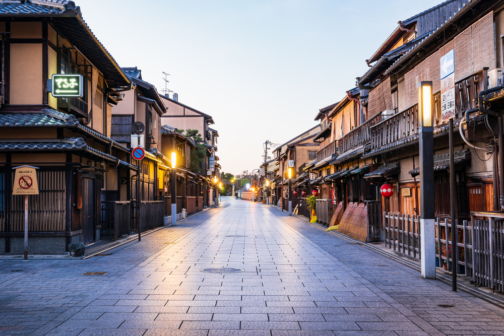 Kyoto Travel: 7 Places to Visit in the Gion Area - Holiday Travel