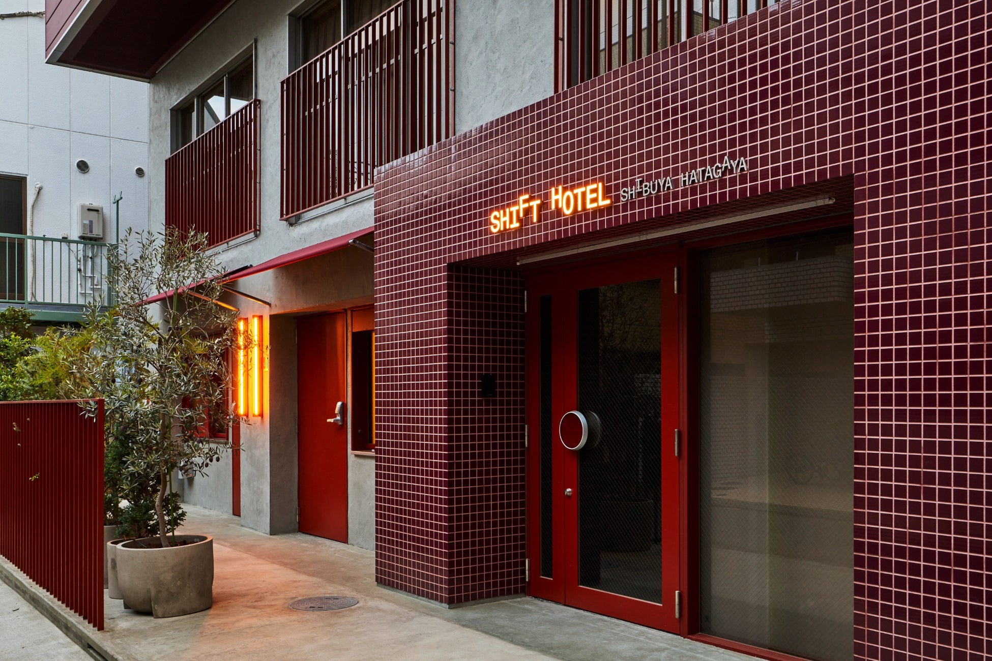 SQUEEZE, RealGate와 손잡고 리모델링 건물에 소규모 도시형 호텔 ‘SHIFT HOTEL SHIBUYA ...