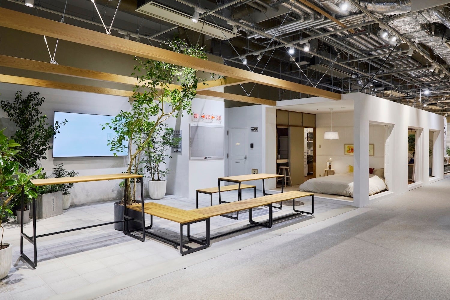 MUJI×UR Launches "Danchi Collaborative Research Lab" with New Model ...